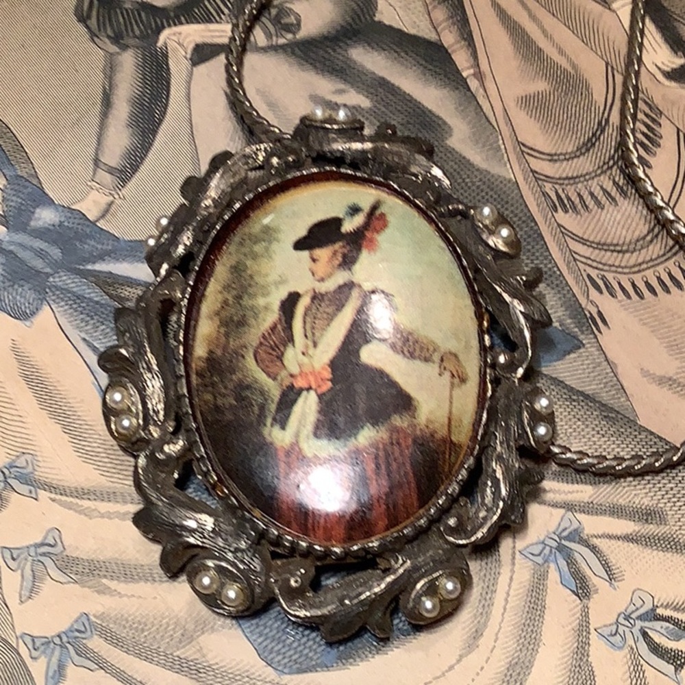 Victorian Lady Portrait Brooch/Pendant. Framed In Bro… - Gem